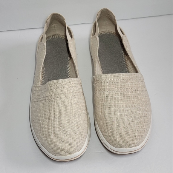 Clarks | Shoes | Clarks Womens Slip On Sneakers Size 9 | Poshmark